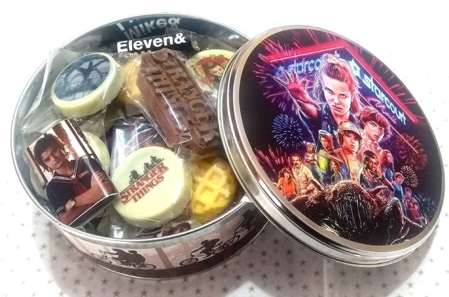 Lata Stranger Things con Chocolates - Nerdy Planet